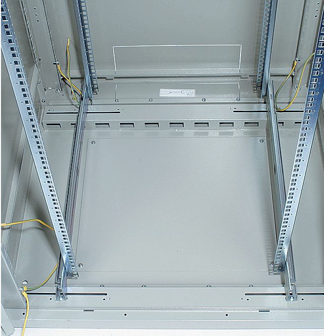 Triton-Schrank in alle Teile zerlegbar für enge Zugänge. 19 Zoll-Tec GmbH