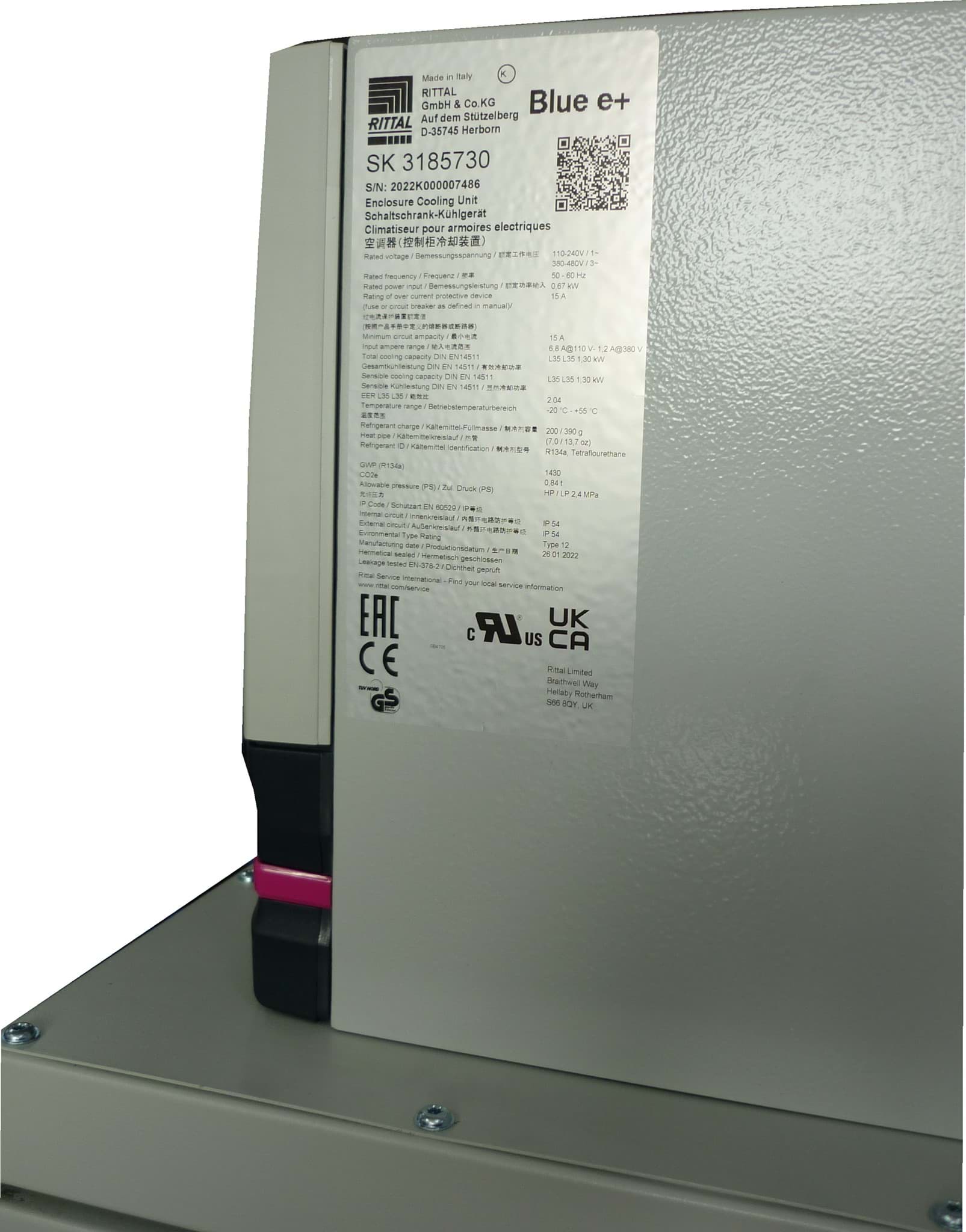 Rittal e+ innovative Technik als platzsparendes Dach-Kühlgerät. 19 Zoll ...